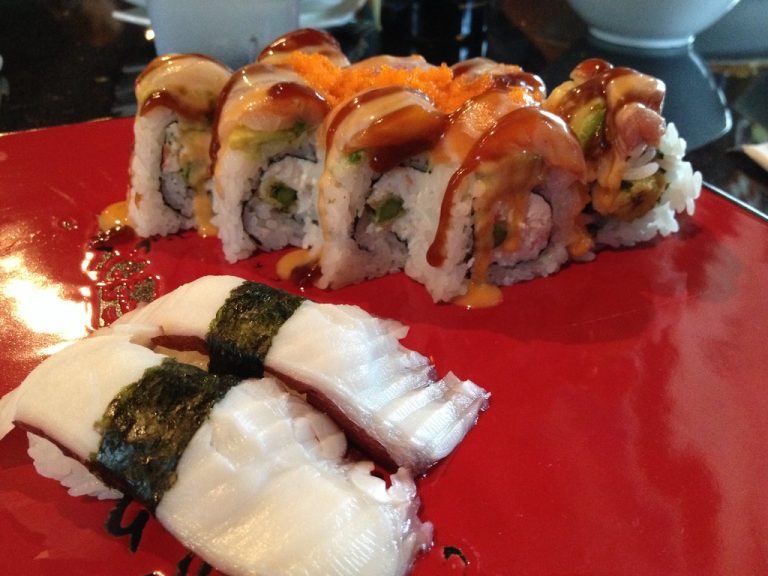 What's In A Las Vegas Roll? (4 Places To Get One in Sin City ...