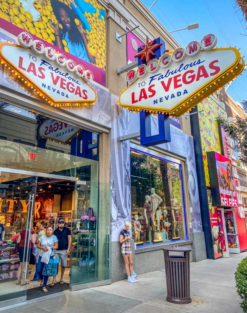 The LINQ Promenade On The Vegas Strip (The Ultimate Guide) - FeelingVegas