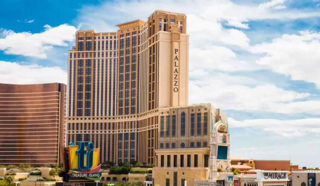 Palazzo Pools: 7 Things You Should Know (Pool FAQ) - FeelingVegas