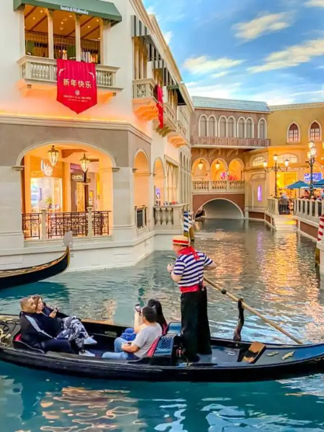 Gondola Ride at the Venetian - Better Inside or Outside Story ...