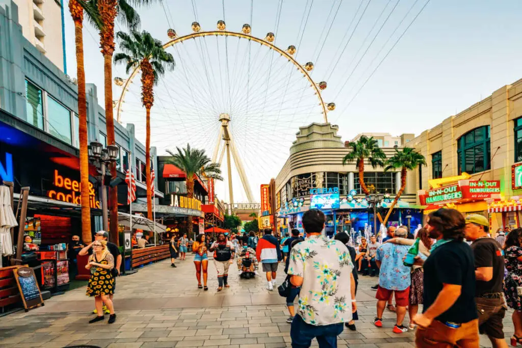 Pedestrian Bridges on the Las Vegas Strip: Walking Guide